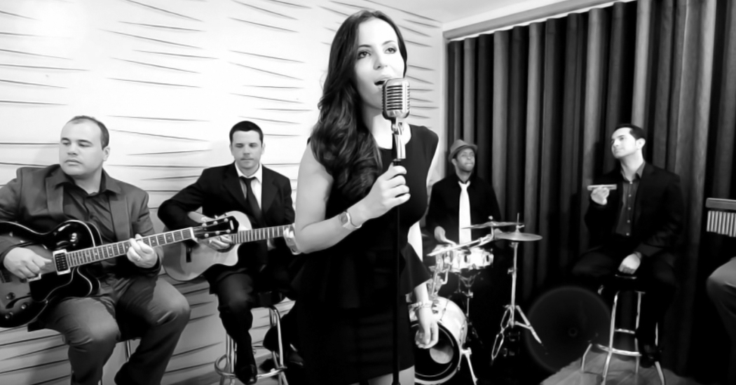 Vídeo - Just the Way you Are | Carol Curry - Oficial